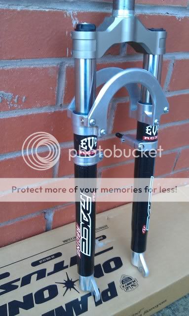 Pace RC36 EVO Fork / RC-7S Grease Gun & RC-7 Grease SOLD | Retrobike